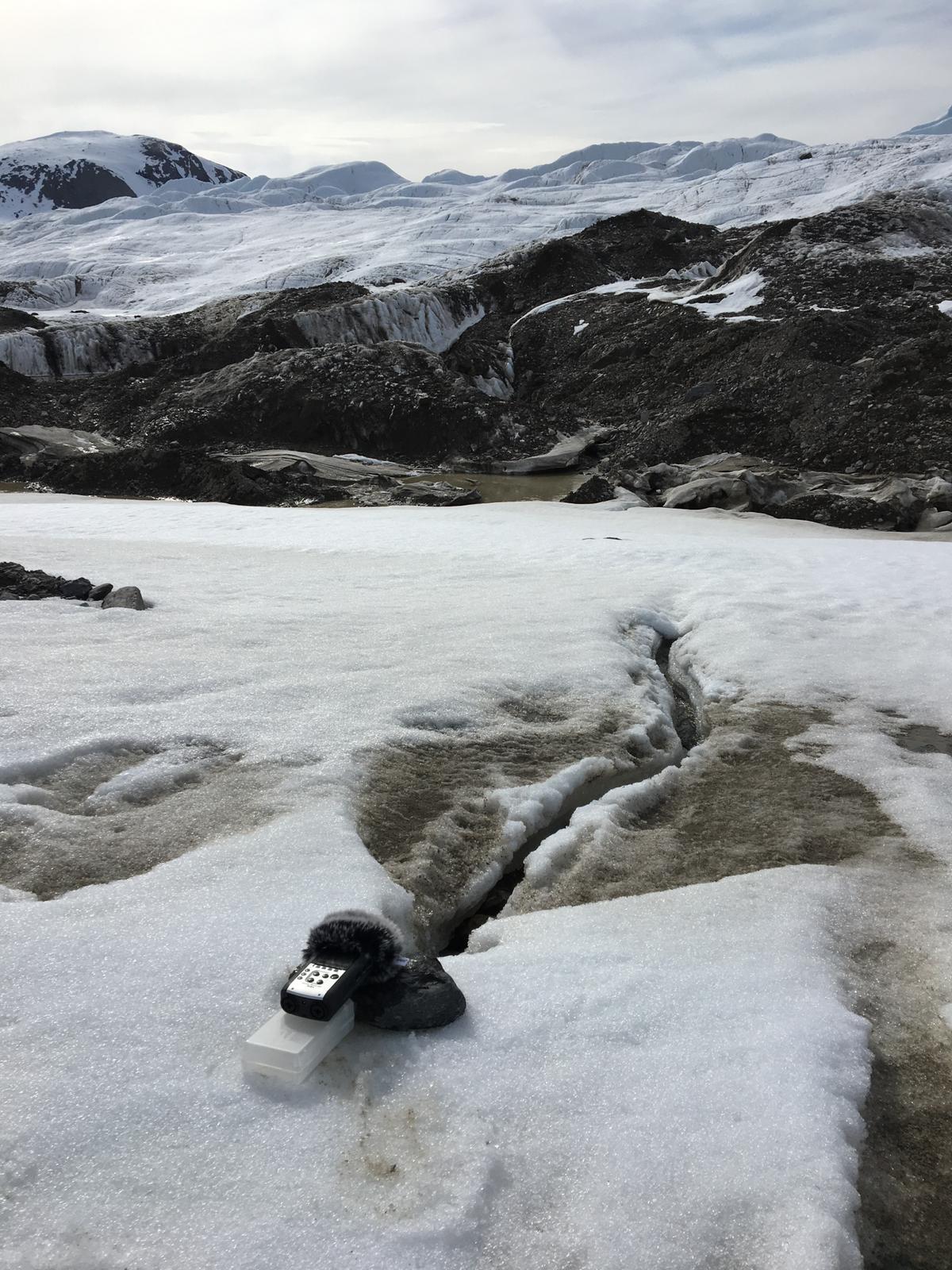 The ‘Anatomy of ice’ explored through touch & sound – IN-TOUCH: DIGITAL ...